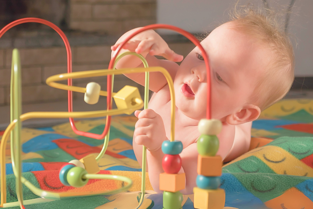 How to Help Infant Crawl: 20 Tips to Encourage Crawling Milestones ...