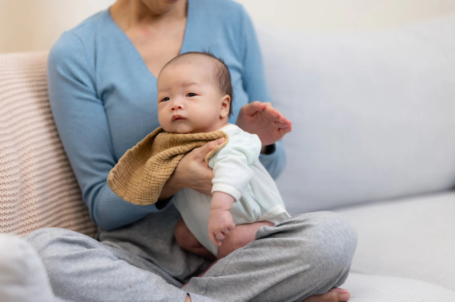 How Many Burp Cloths Do Newborns Need | Poppyseed Play Blogs ...
